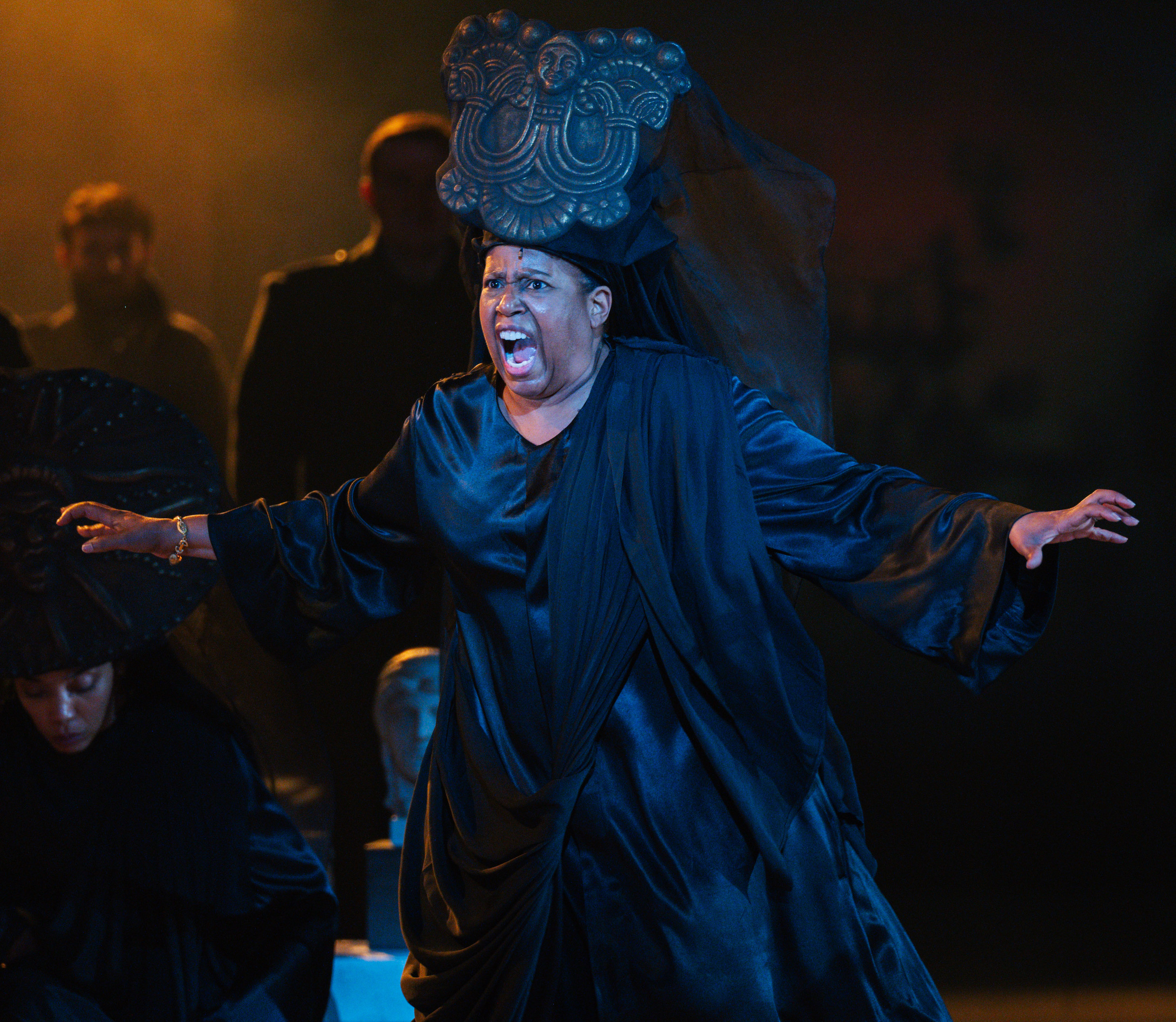 Coriolanus, Olivier/National Theatre review - ambitious staging but the tragedy goes missing ...